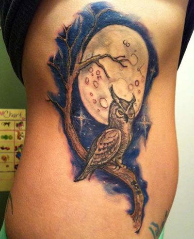 10 Spectacular Moon Tattoo Designs