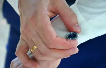 How To Wear Cufflinks? A Complete Guide
