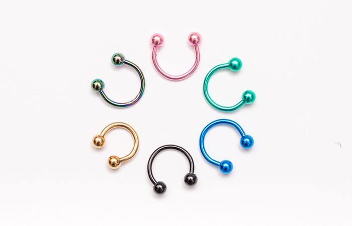 Labret Piercing: Types, Pain Level, Healing Time, And Jewelry
